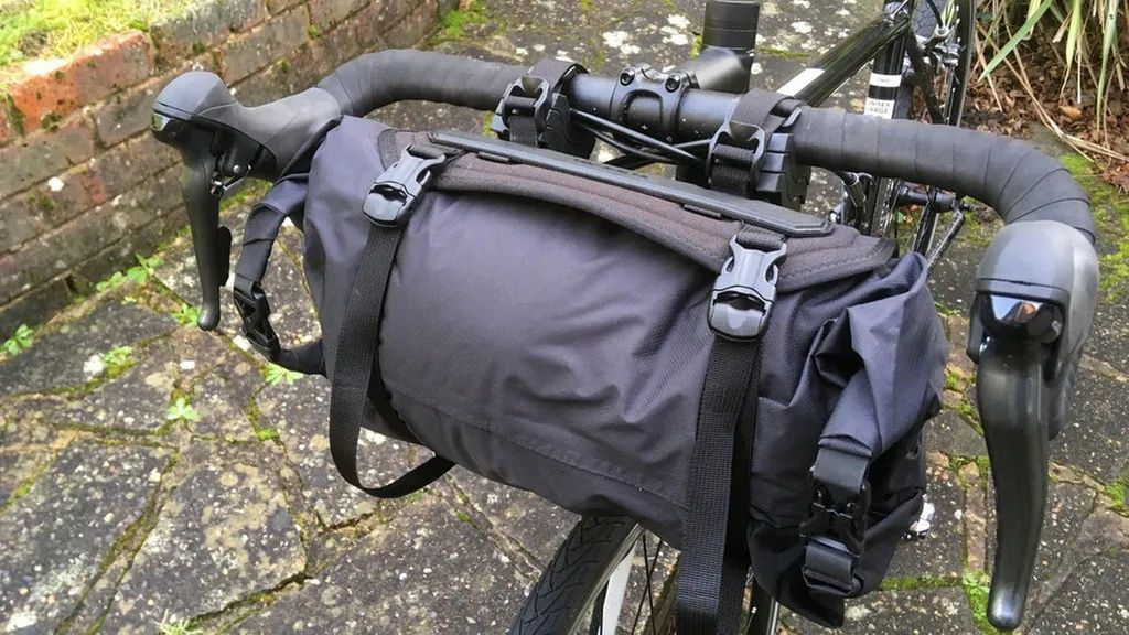 Topeak Frontloader pentru bikepacking, testat de Cyclingweekly!
